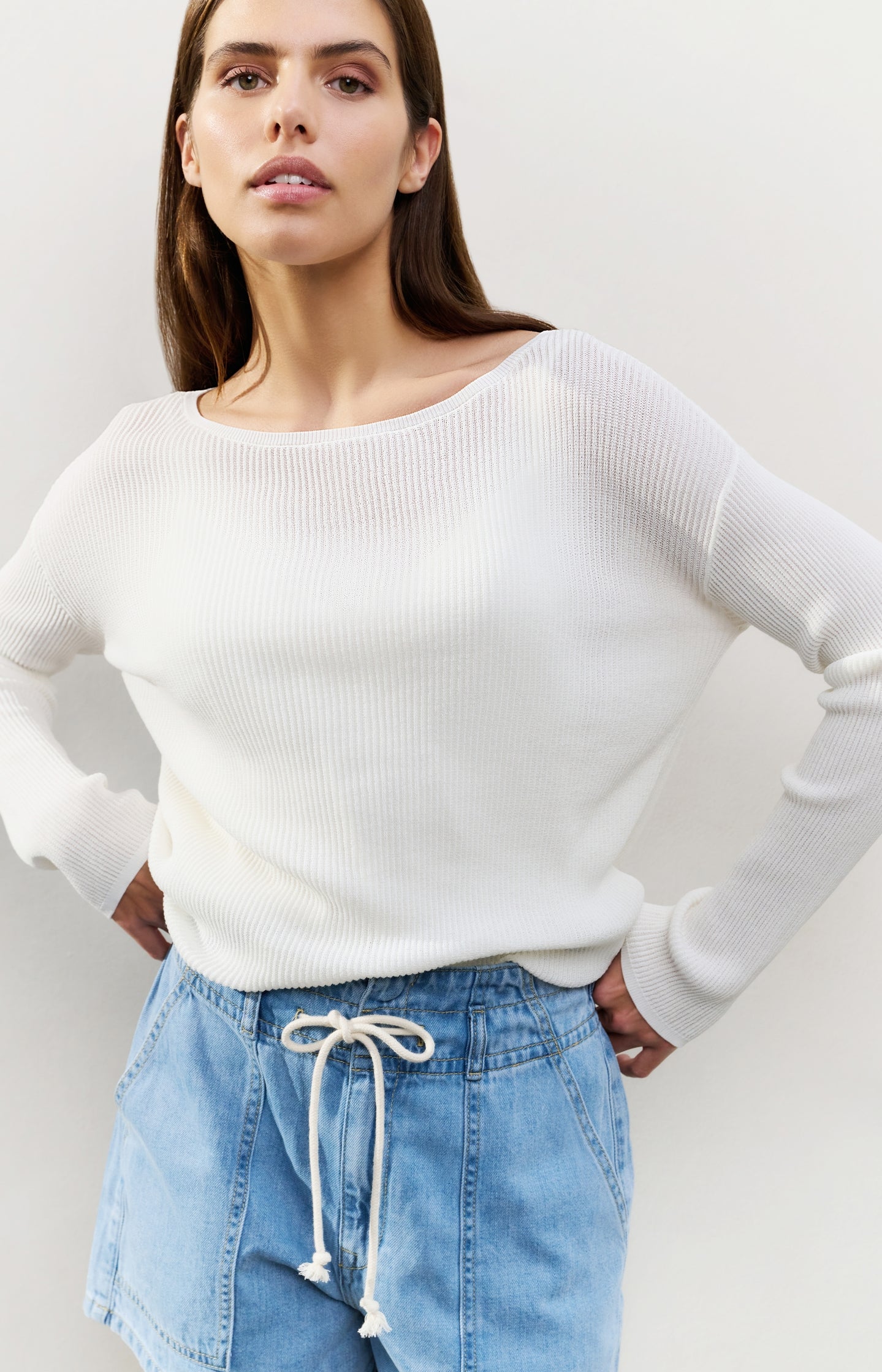 Fijngebreide trui met knoopsluiting op de rug