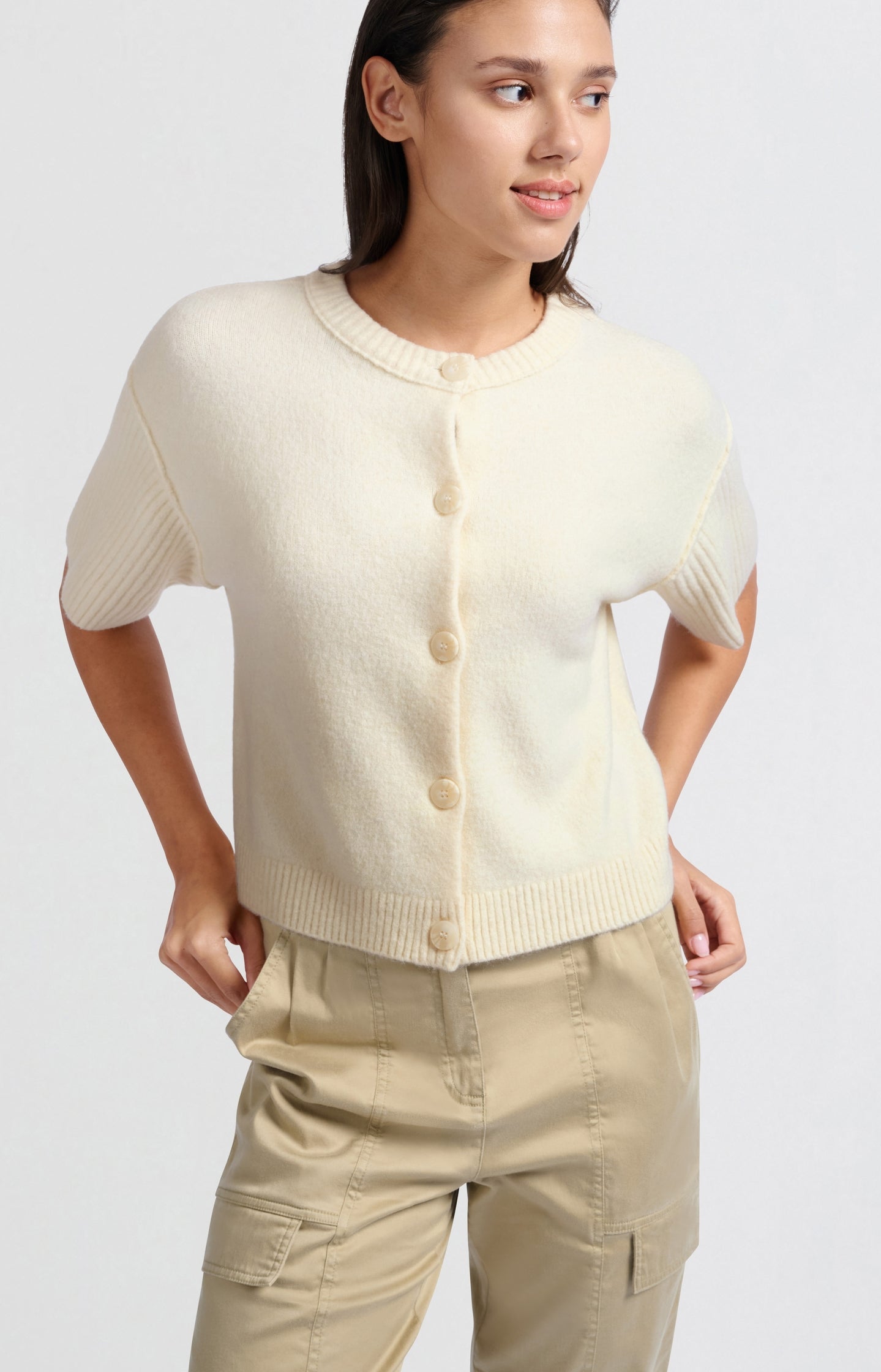 Cream-colored cardigan with short wide sleeves and round neck