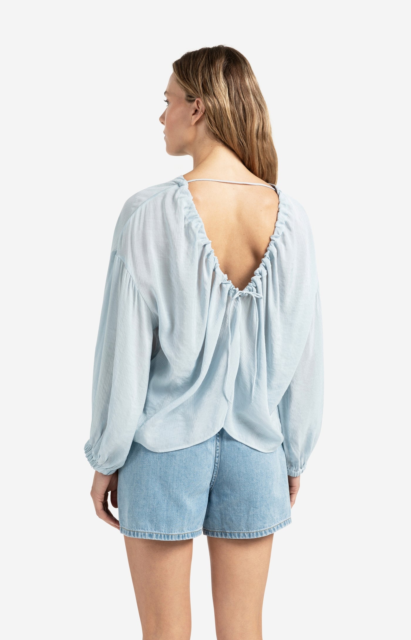 Luchtige top met crinkle stof en open rug