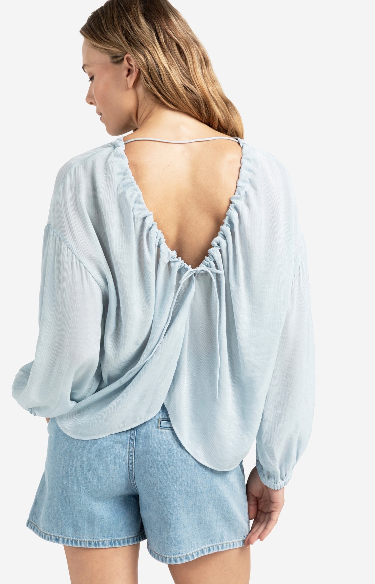 Luchtige top met crinkle stof en open rug