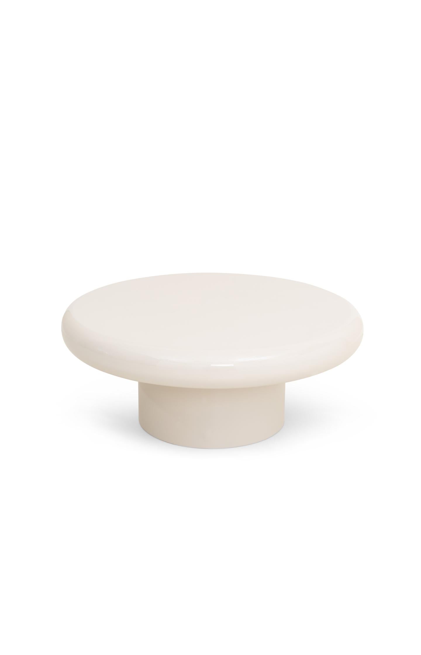 Round coffee table with glossy finish - large