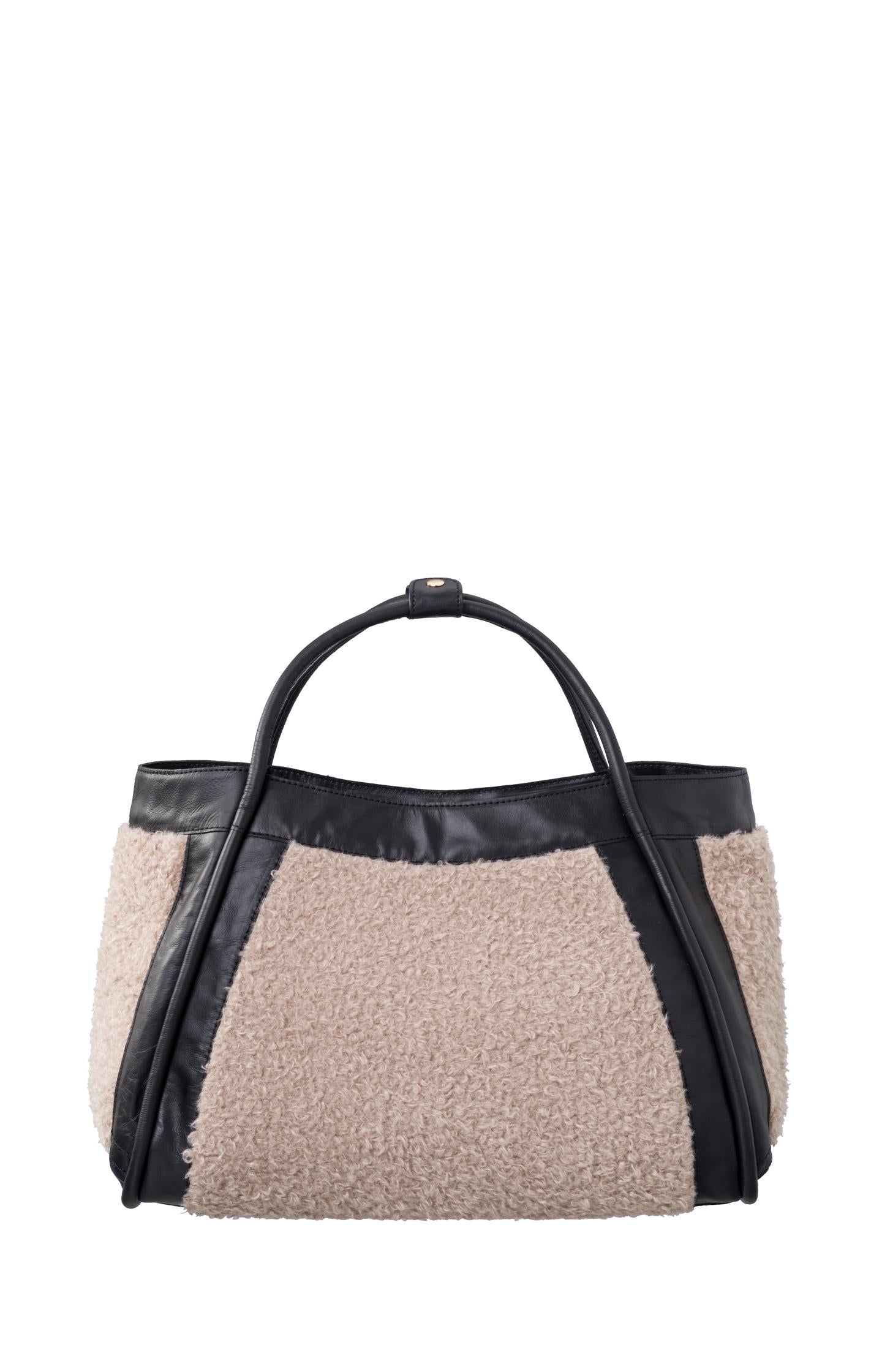 Leather bag with Lammy details - Black