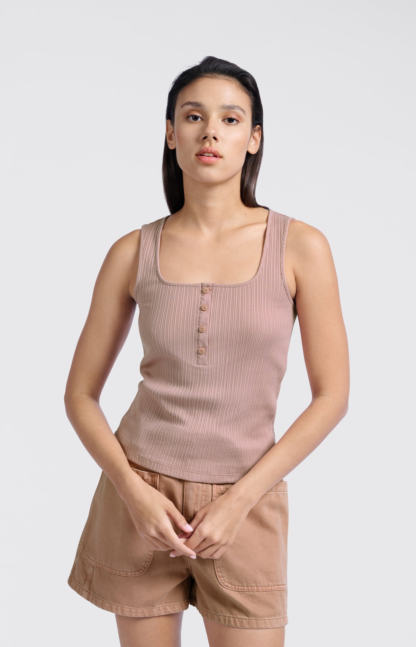 Ribbed singlet with button closure