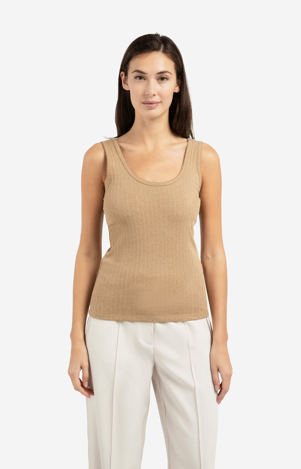 Geribd singlet met sierlijke halsrand