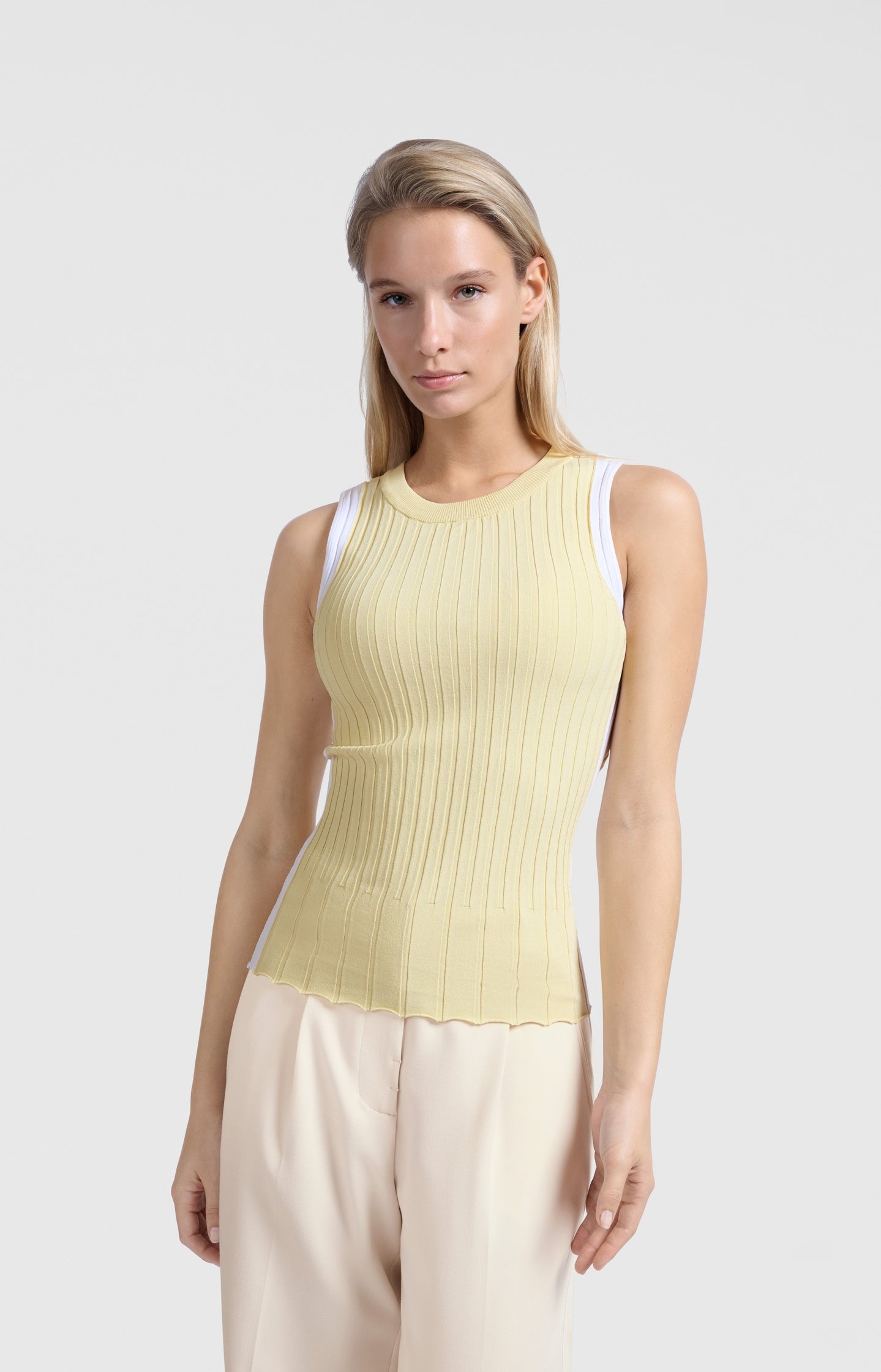 Ribbed tanktop with contrasting details