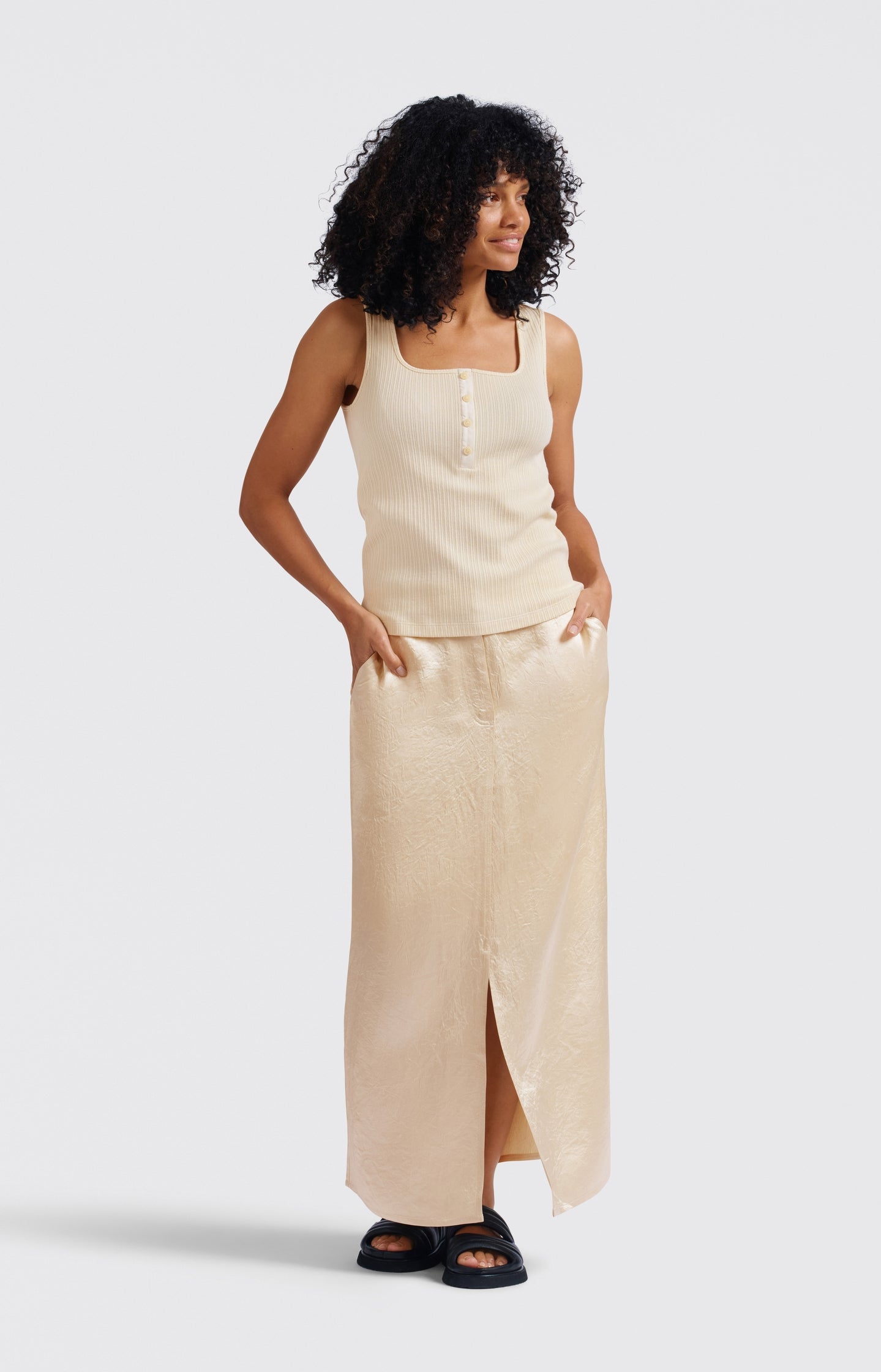 Satin midi skirt with slit and regular fit